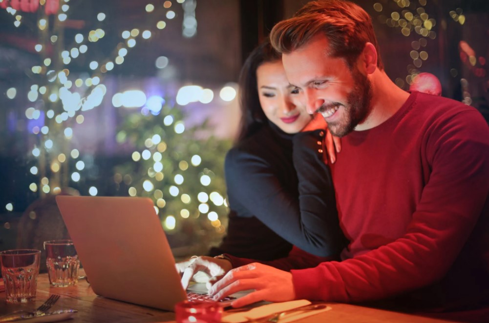 Poptop's 10 Simple Ways to Make Your Home Office Festive at Christmas