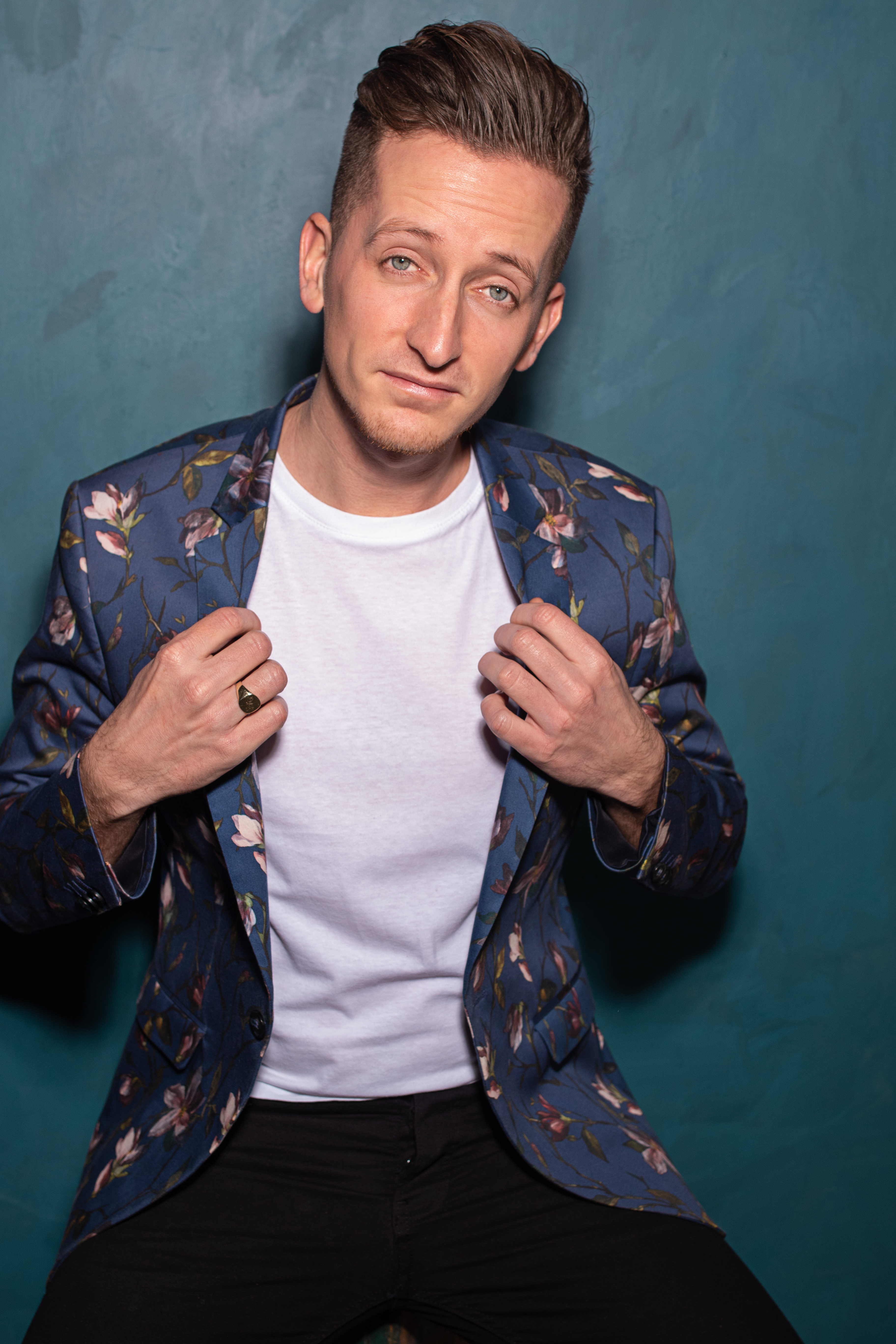 Oliver Thomson Entertainment - Solo Singer - London