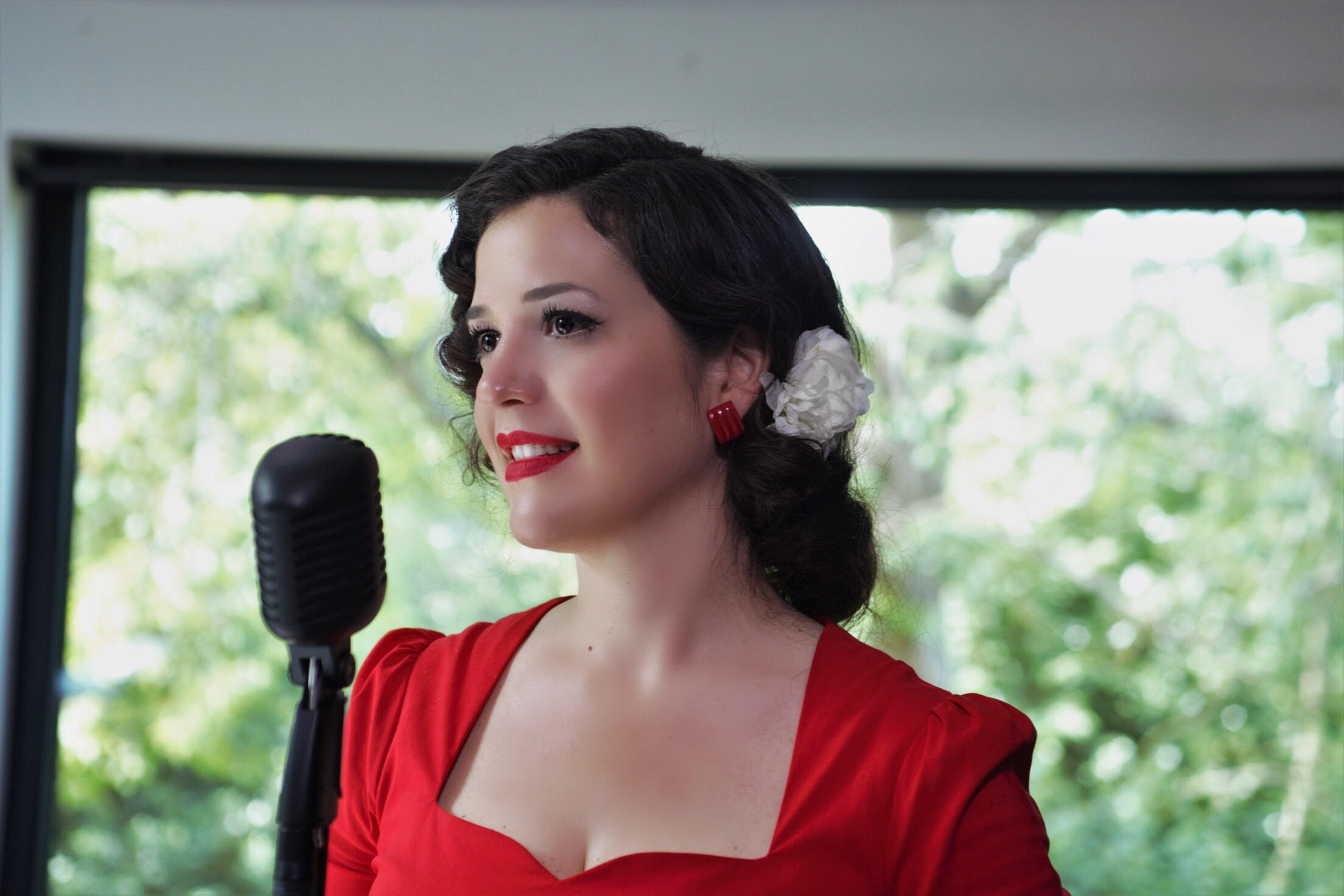 The Vintage Singer - Jess - Solo Singer - London