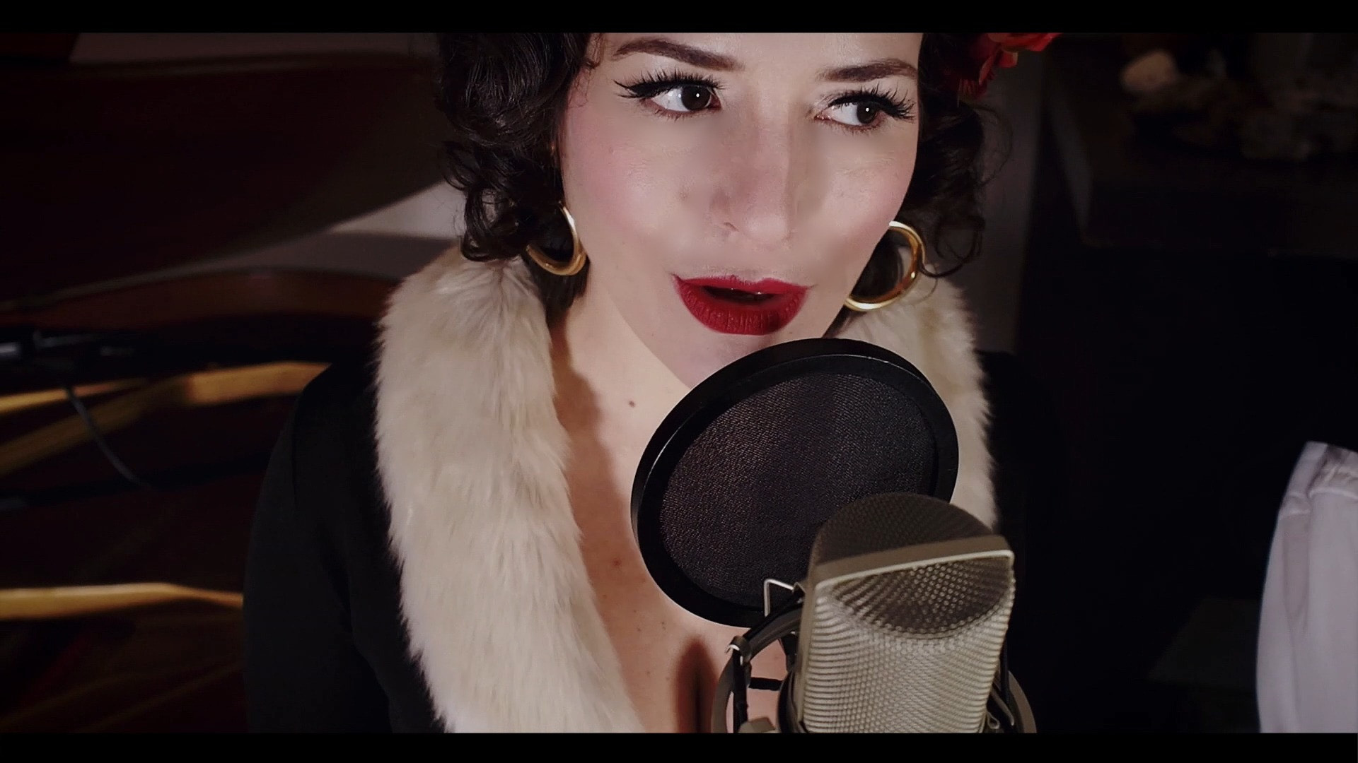 The Vintage Singer - Jess - Solo Singer - London