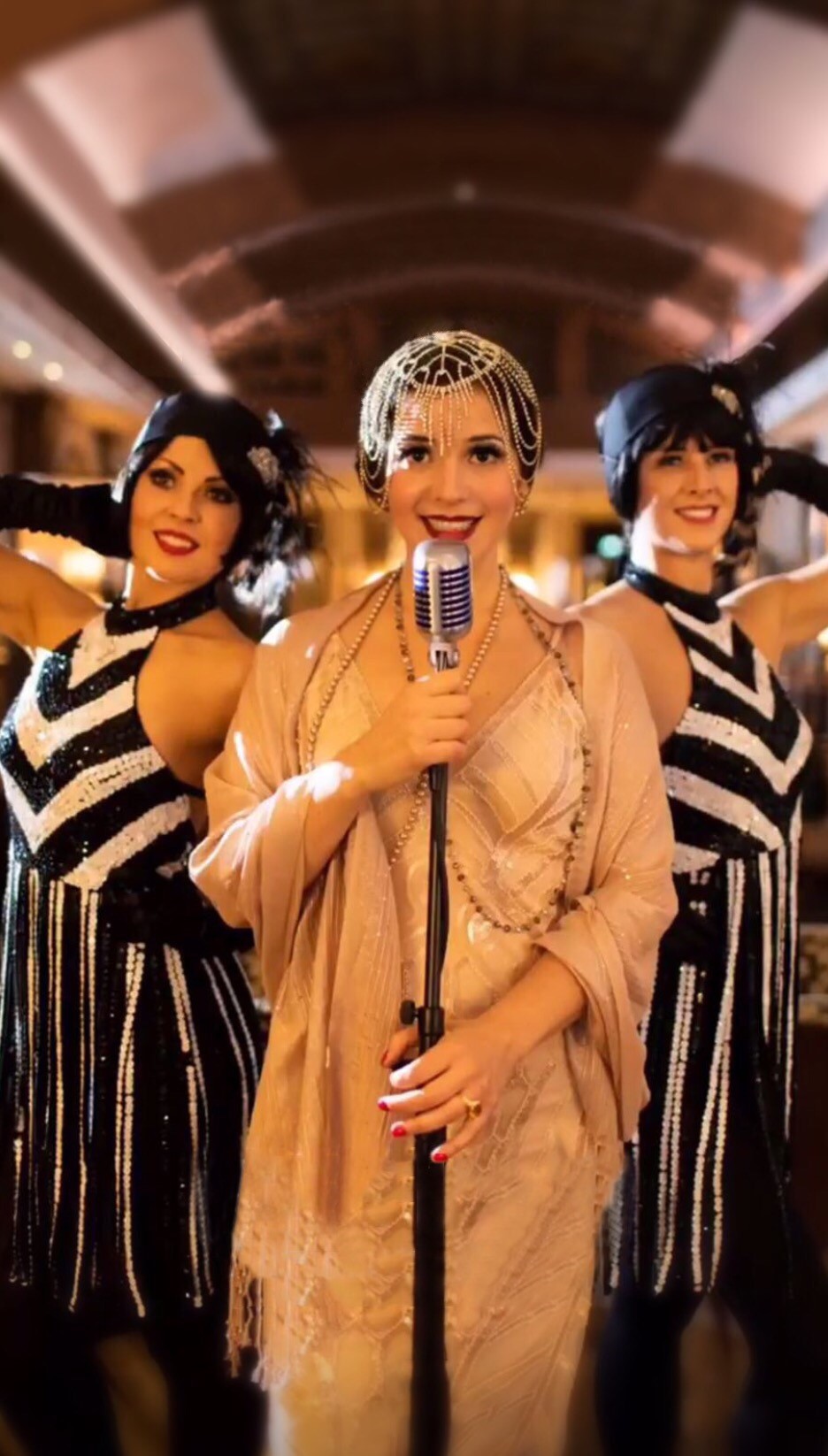 The Vintage Singer - Jess - Solo Singer - London